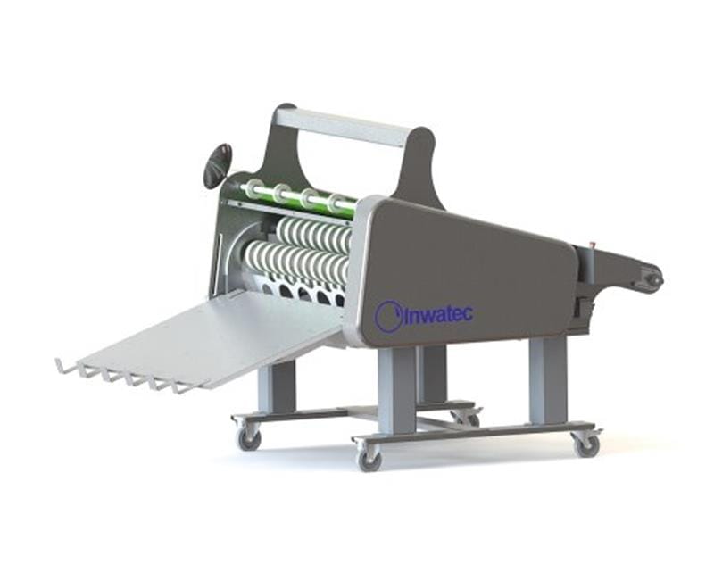 Mattenrollmaschine in Arbeit